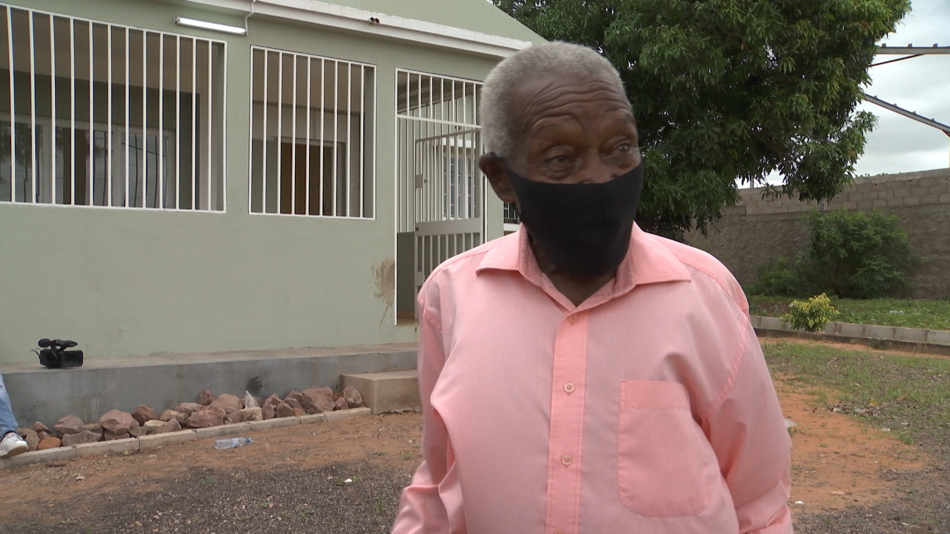 Dilon Djindji quer gravar (em disco) 30 músicas inéditas - O País - A ...