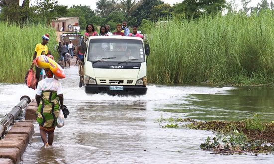 Vítimas das cheias na Província de Maputo procuram reerguer-se - O País ...