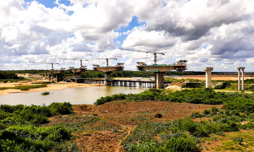Mais uma vez paralisadas obras da ponte sobre o rio Save - O País - A ...