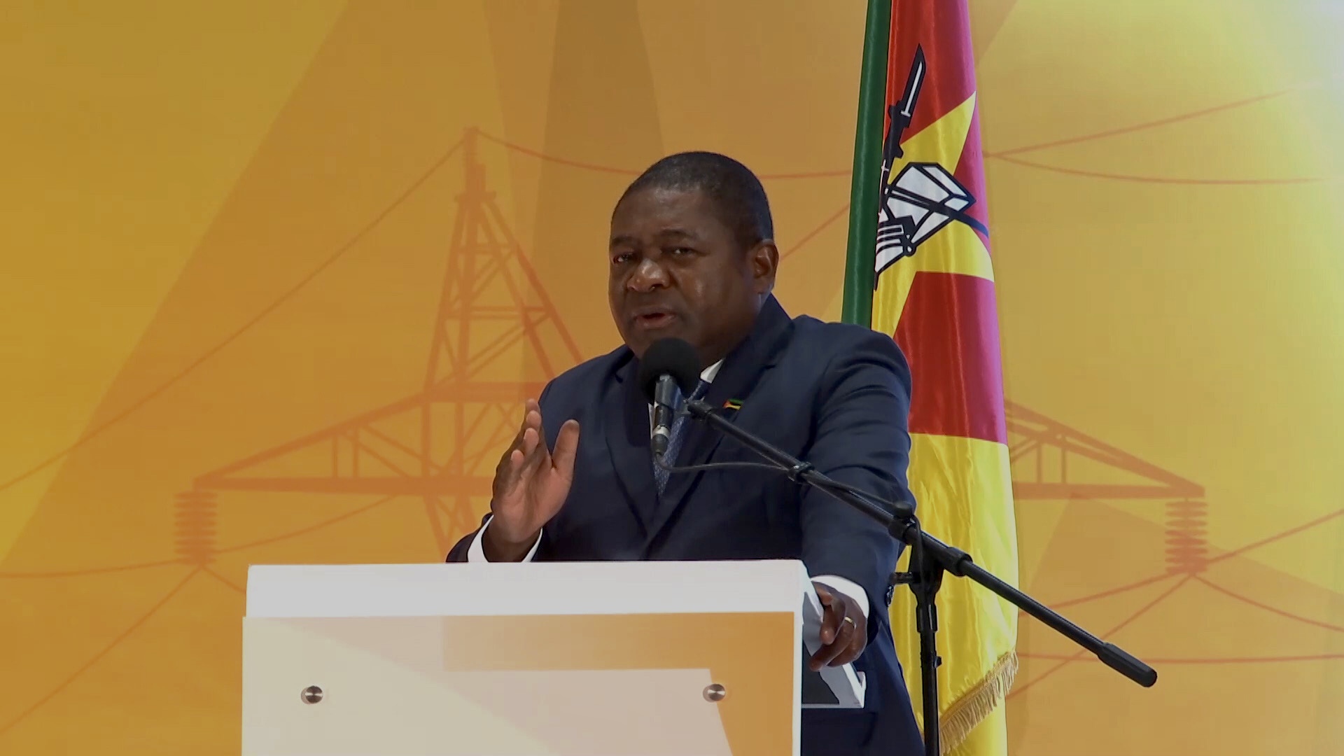 Nyusi quer energia nas casas das pessoas e não apenas nas sedes ...