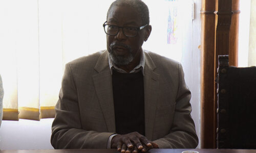 Luís Bernardo Honwana apela à união dos escritores para que a AEMO não caia no abismo - O País ...