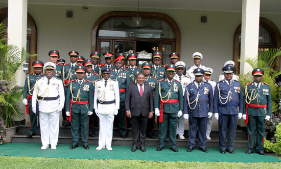 É tarefa das FADM a defesa da pátria, diz Filipe Nyusi - O País - A ...
