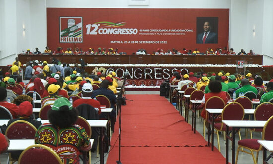 Filipe Nyusi proclama seis membros de honra da Frelimo - O País - A ...