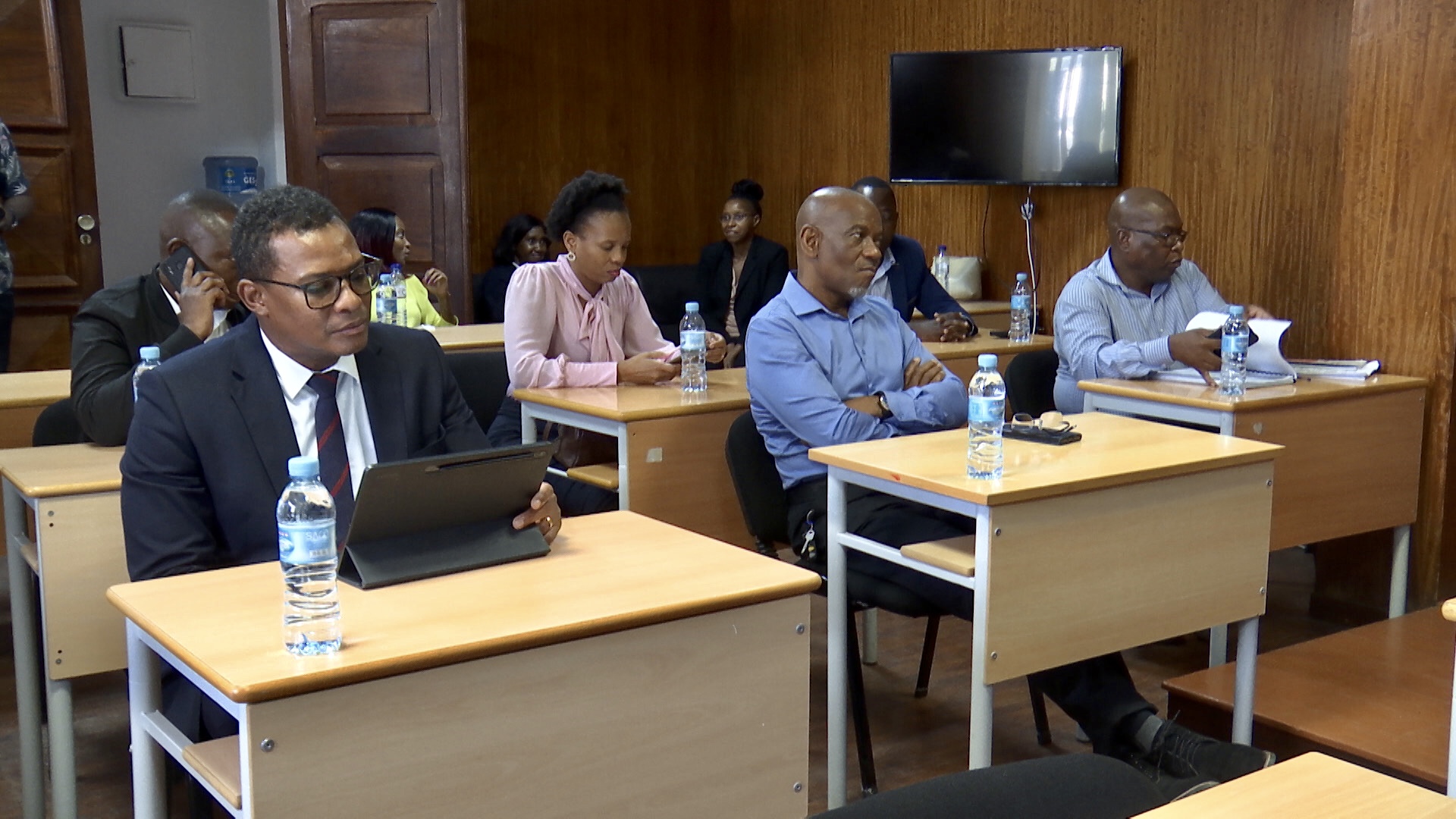 Juízes avançam para diálogo com Governo, mas mantêm ameaça de anular a ...