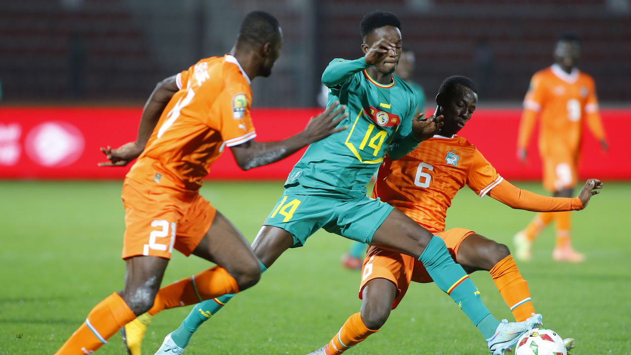 Argélia e Senegal líderes dos grupos A e B - O País - A verdade como ...