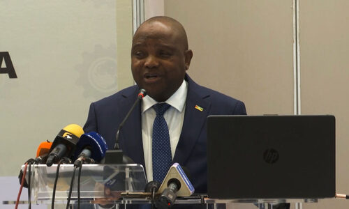 SILVINO MORENO - O País - A verdade como notícia