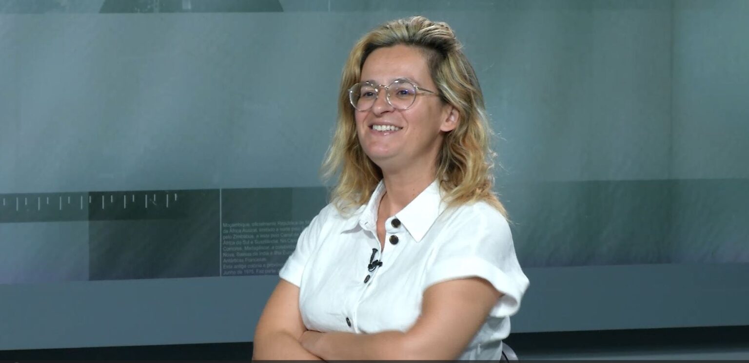 A residência e os processos de Cláudia Lucas Chéu - O País - A verdade ...