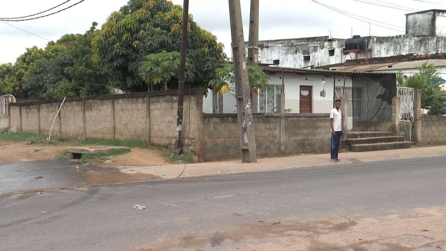 Águas negras ameaçam saúde de moradores na Matola - O País - A verdade ...