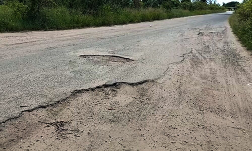Estrada que dá acesso à vila de Mambone está degradada - O País - A ...