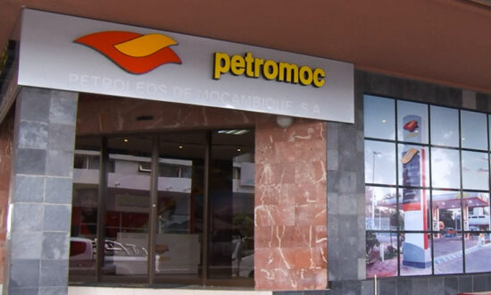 Petromoc desmente Fly Modern Ark e diz que tinha combustível - O País ...