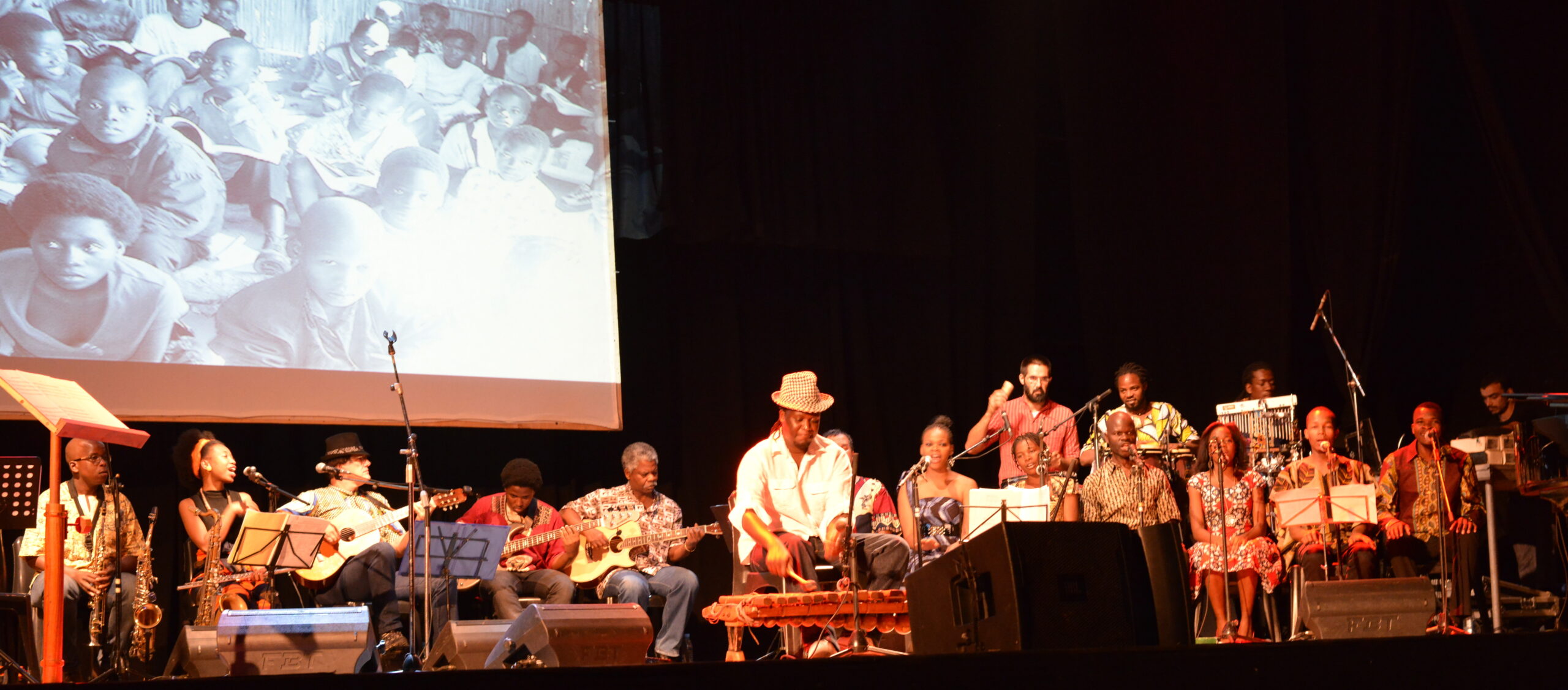 TP50 celebra 25 de Abril no Scala - O País - A verdade como notícia