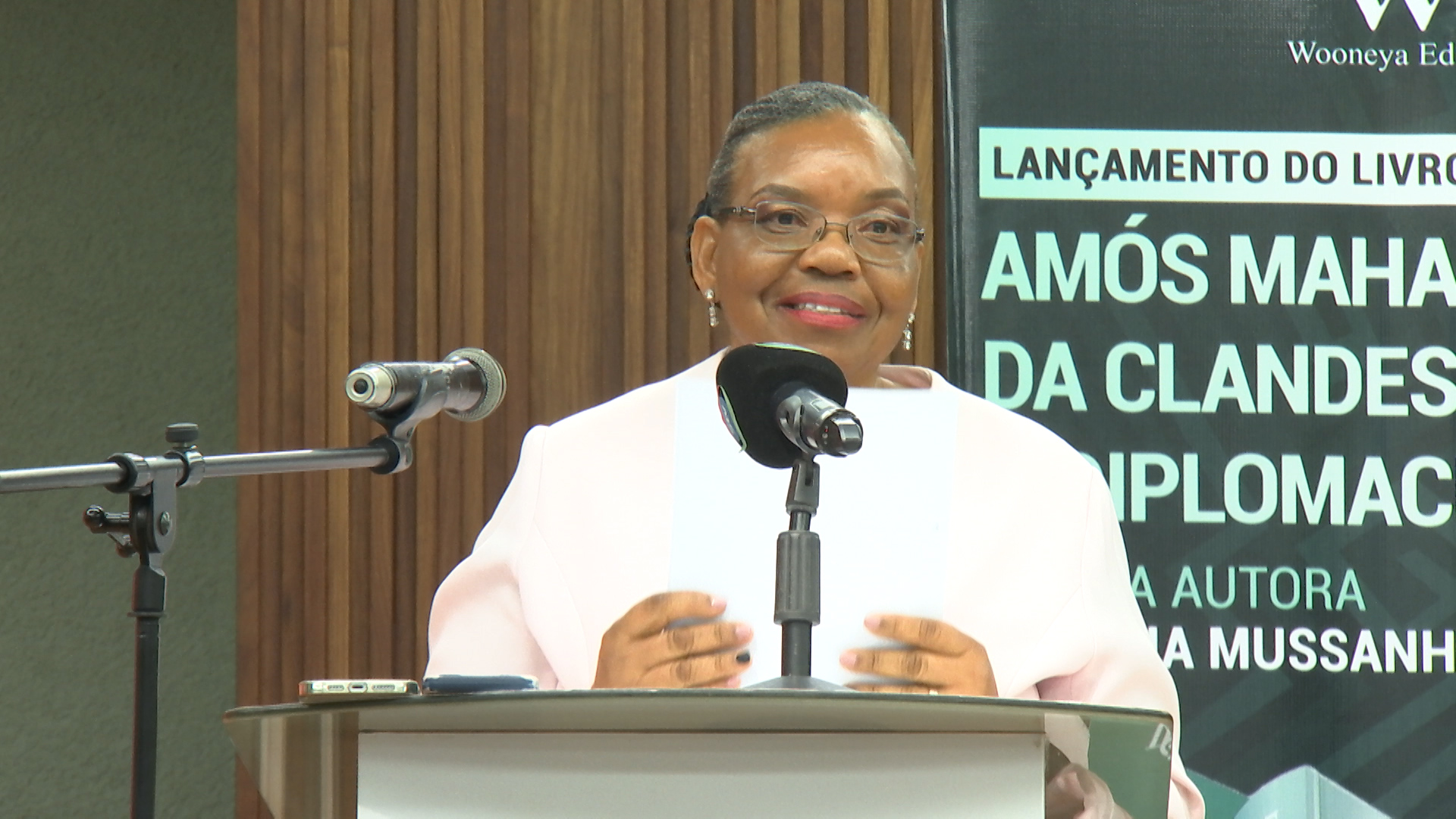 Ana Mussanhane lança biografia de Amós Mahanjane - O País - A verdade ...