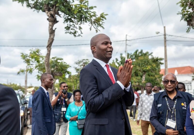Daniel Chapo vence eleições presidenciais com 70,67% dos votos - O País ...