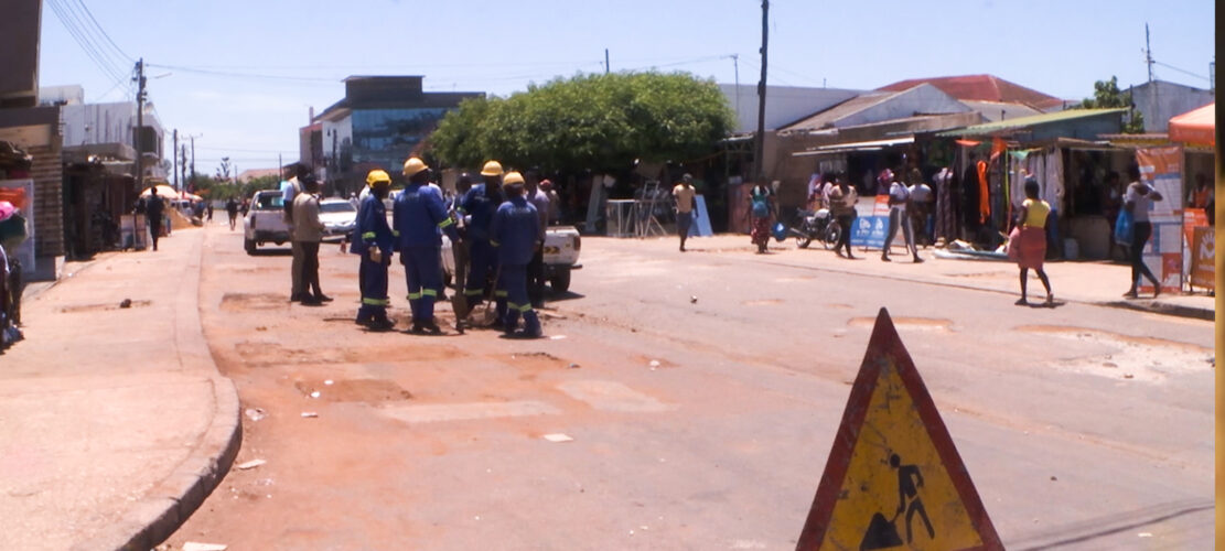 Já iniciou o tapamento de buracos na cidade da Maxixe - O País - A ...