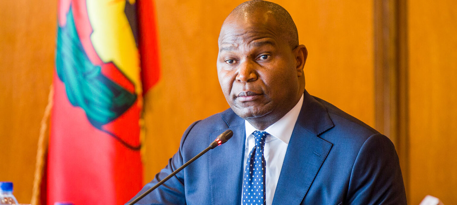 CHAPO QUER UM GOVERNO QUE SE COLO0QUE NO LUGAR DO POVO - O País - A ...