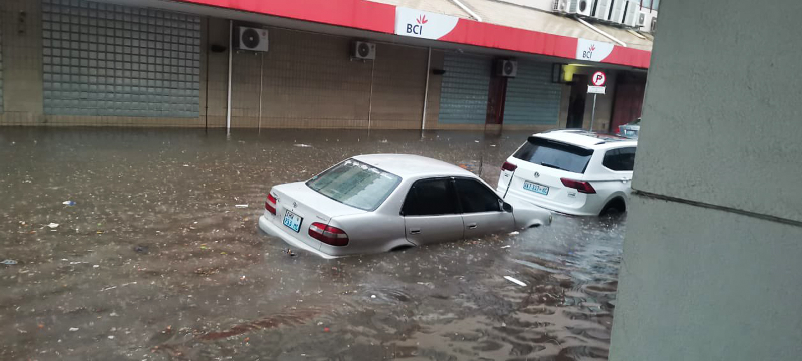 Chuvas voltam a inundar Cidade de Maputo - O País - A verdade como notícia