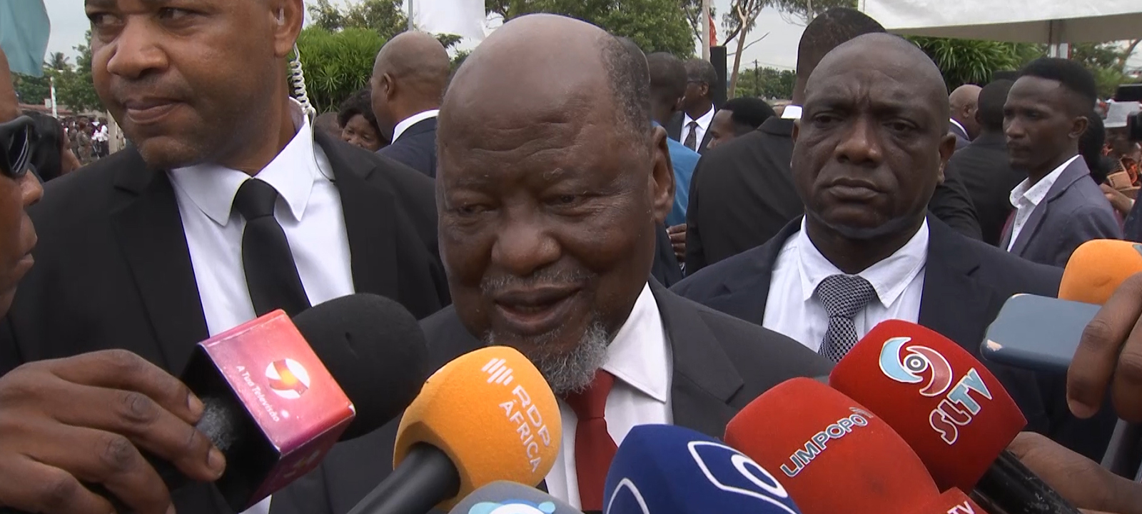 Chissano recomenda aos jovens que estudem mais sobre a história do país ...