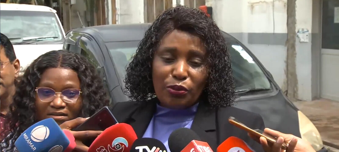 Ministra da Educação diz haver mais de 8 mil turmas ao relento - O País ...