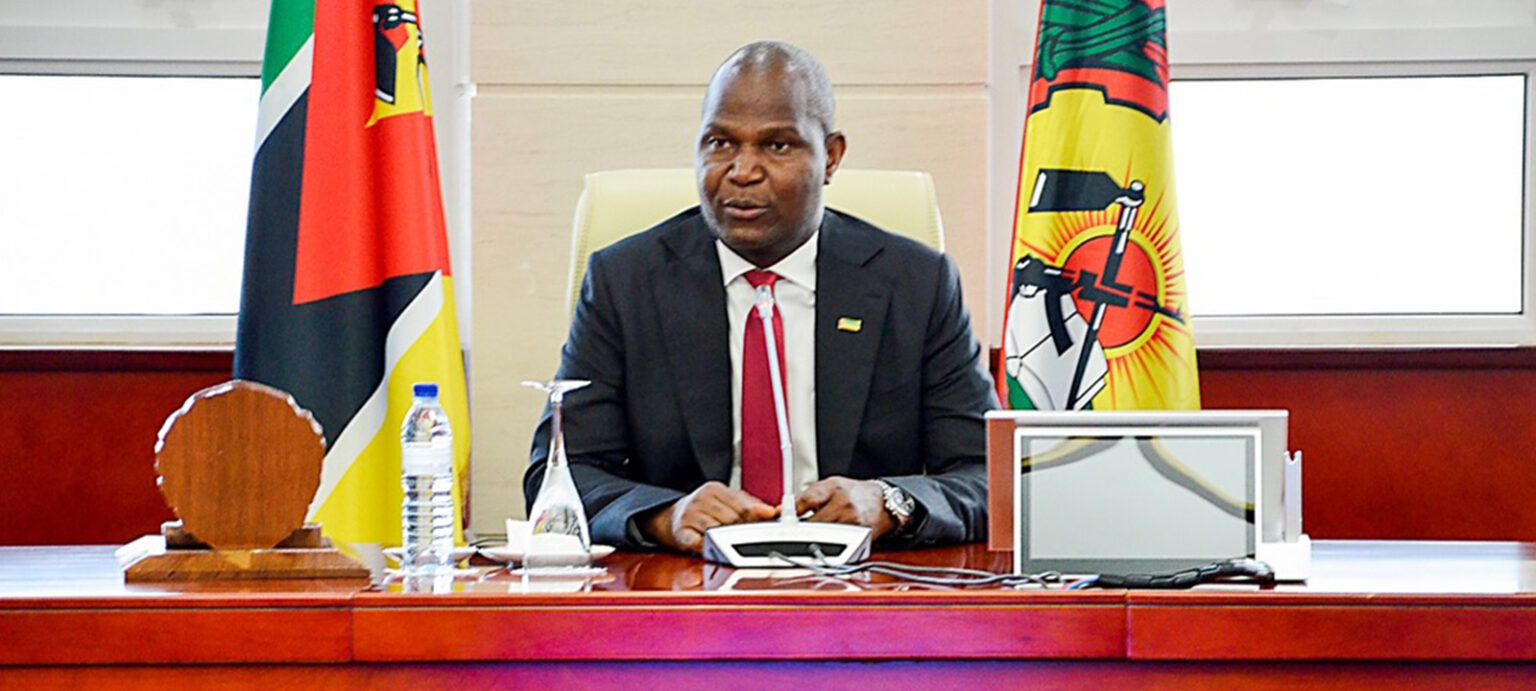 Chapo nomeia secretários de Estado a nível ministerial - O País - A ...