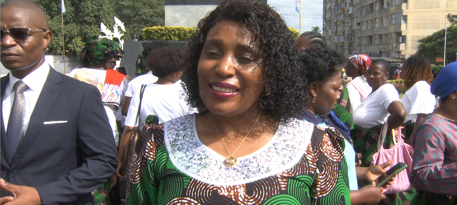 Samaria Tovela: “Alguns livros serão impressos internamente” - O País ...