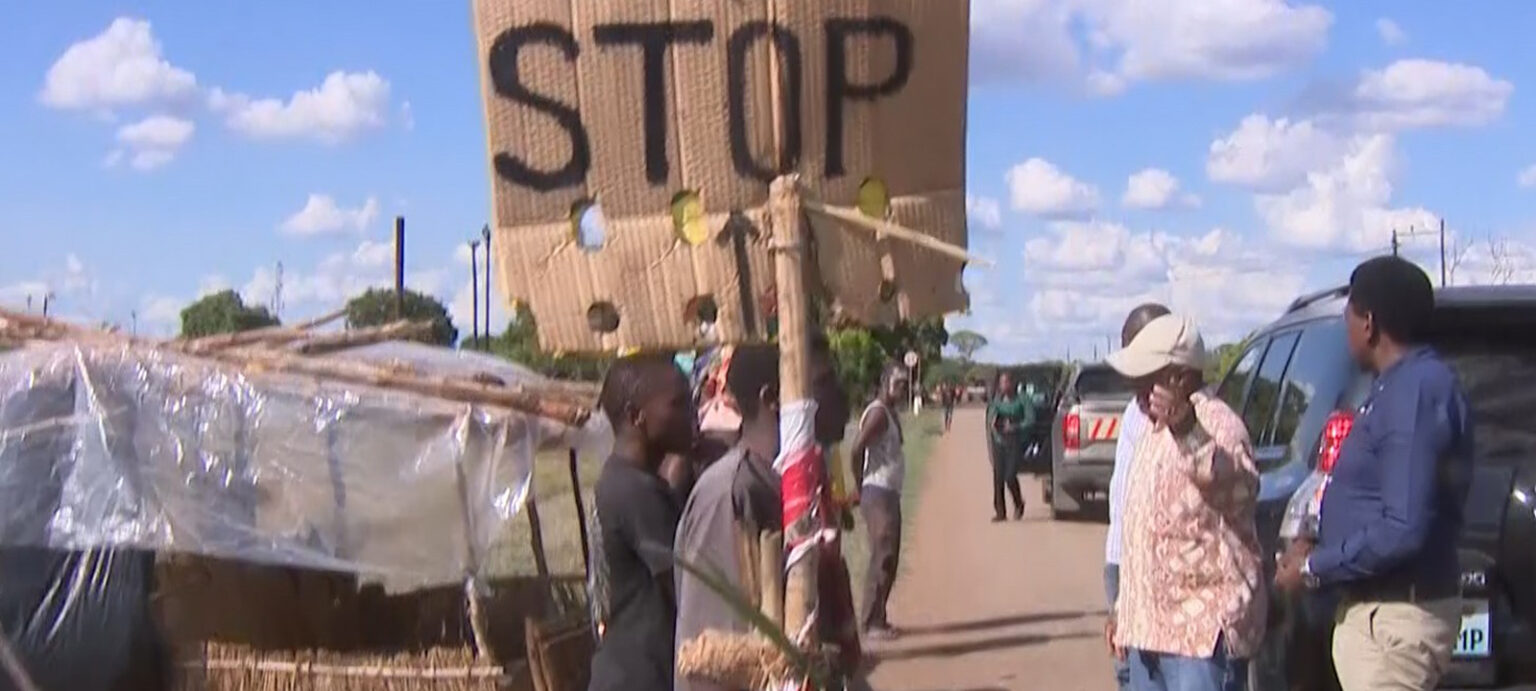Naparamas cercam mina de grafite de Balama - O País - A verdade como ...
