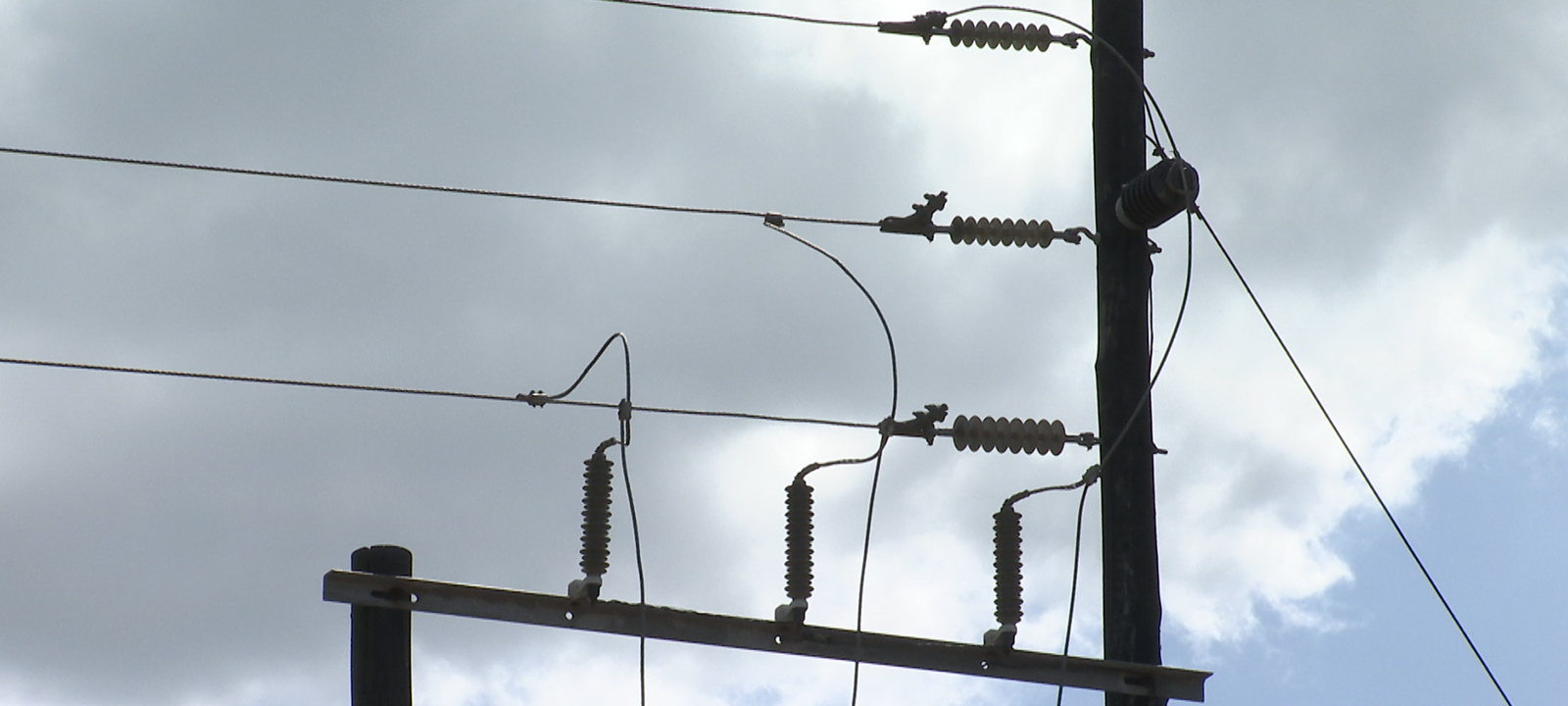 Cerca de 500 famílias exigem corrente eléctrica na Maluana, distrito da ...