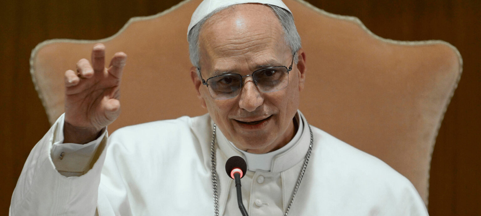 Papa e cardeais analisam papel da Igreja para favorecer a paz - O País ...