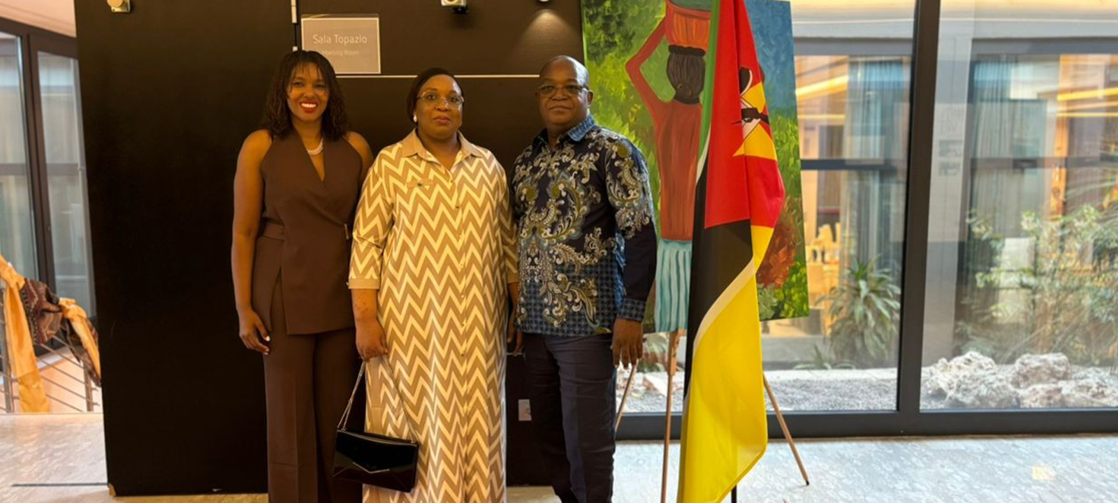 Fauziya Fliege inaugura “Moçambique para o Mundo” em Itália - O País ...