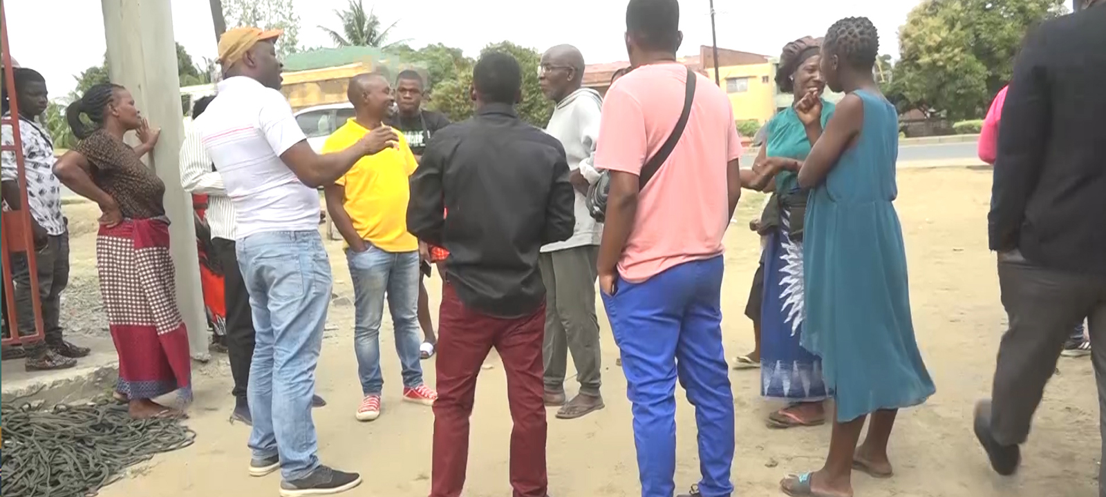 Município da Beira dá prazo de 72 horas para retirada de ...