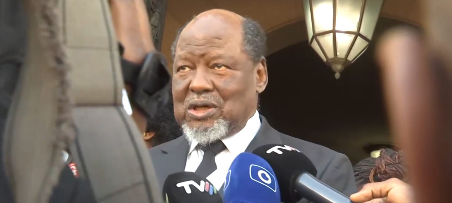 Chissano exorta aos jovens a serem exemplo de unidade nacional - O País ...
