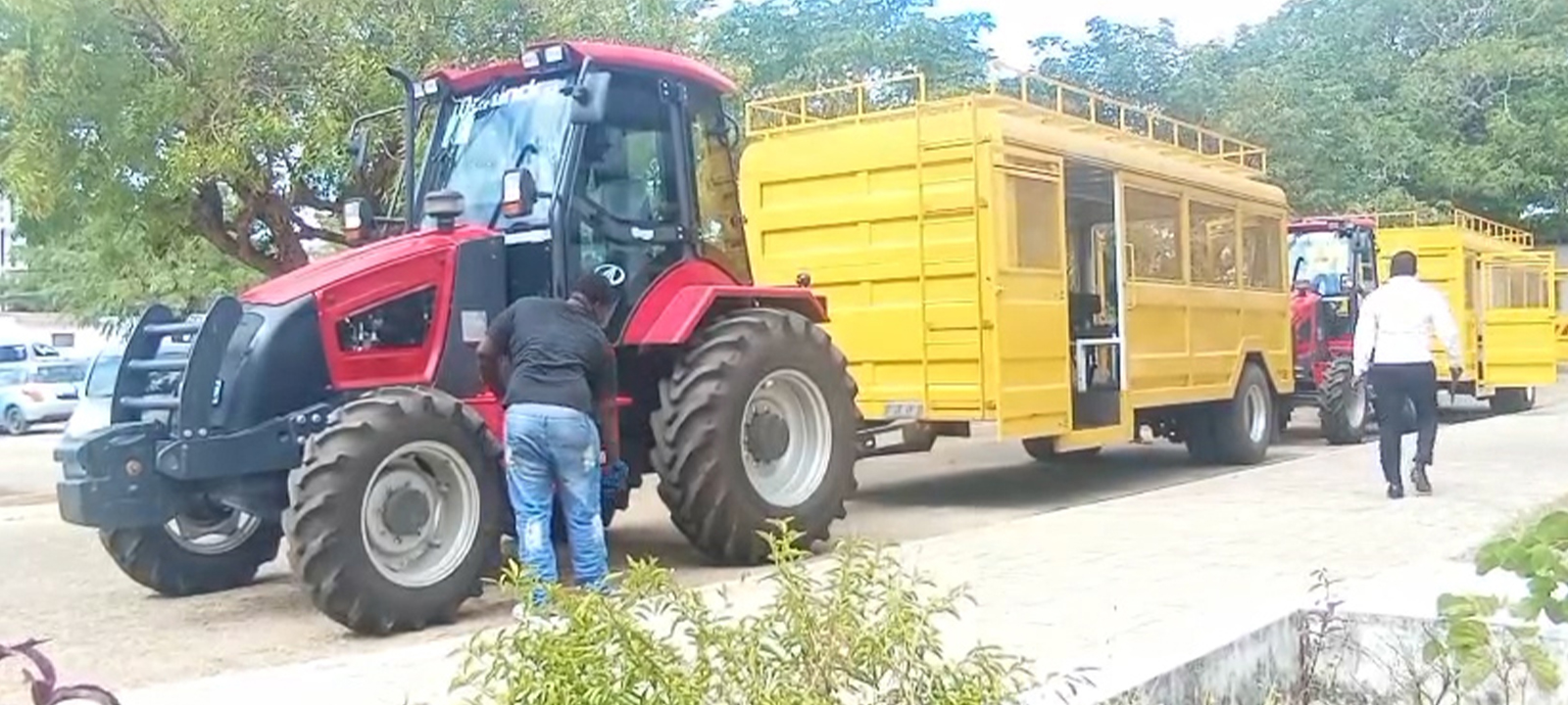 Governo vai comprar 100 tractores com atrelados para transporte de ...