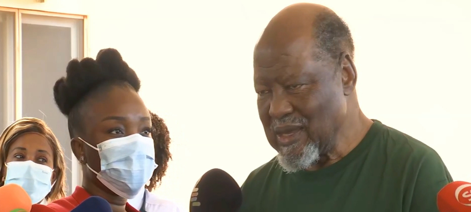 Chissano oferece enxoval aos dois primeiros bebés que nasceram hoje no ...