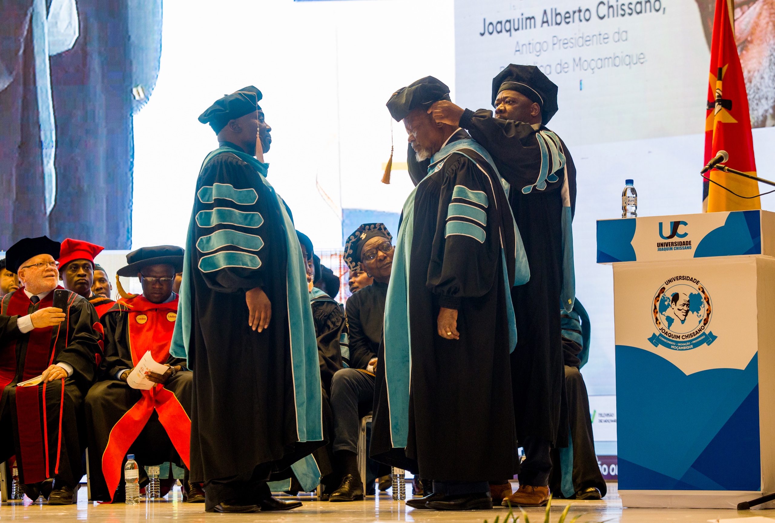 Joaquim Chissano distinguido como Doutor Honoris Causa pela UJC - O ...
